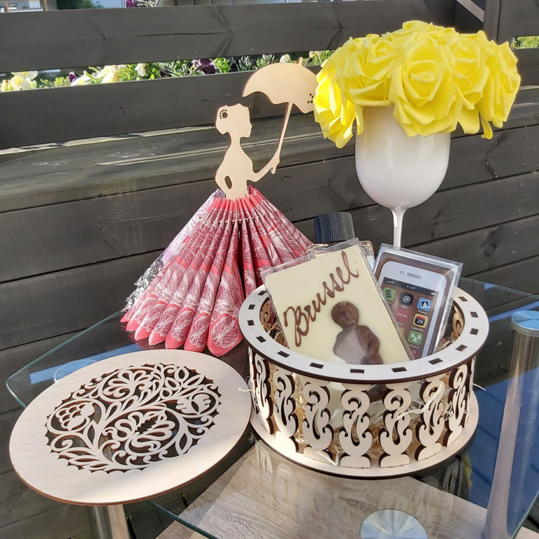 Ümmargune kinkekarp - Meistrimehed