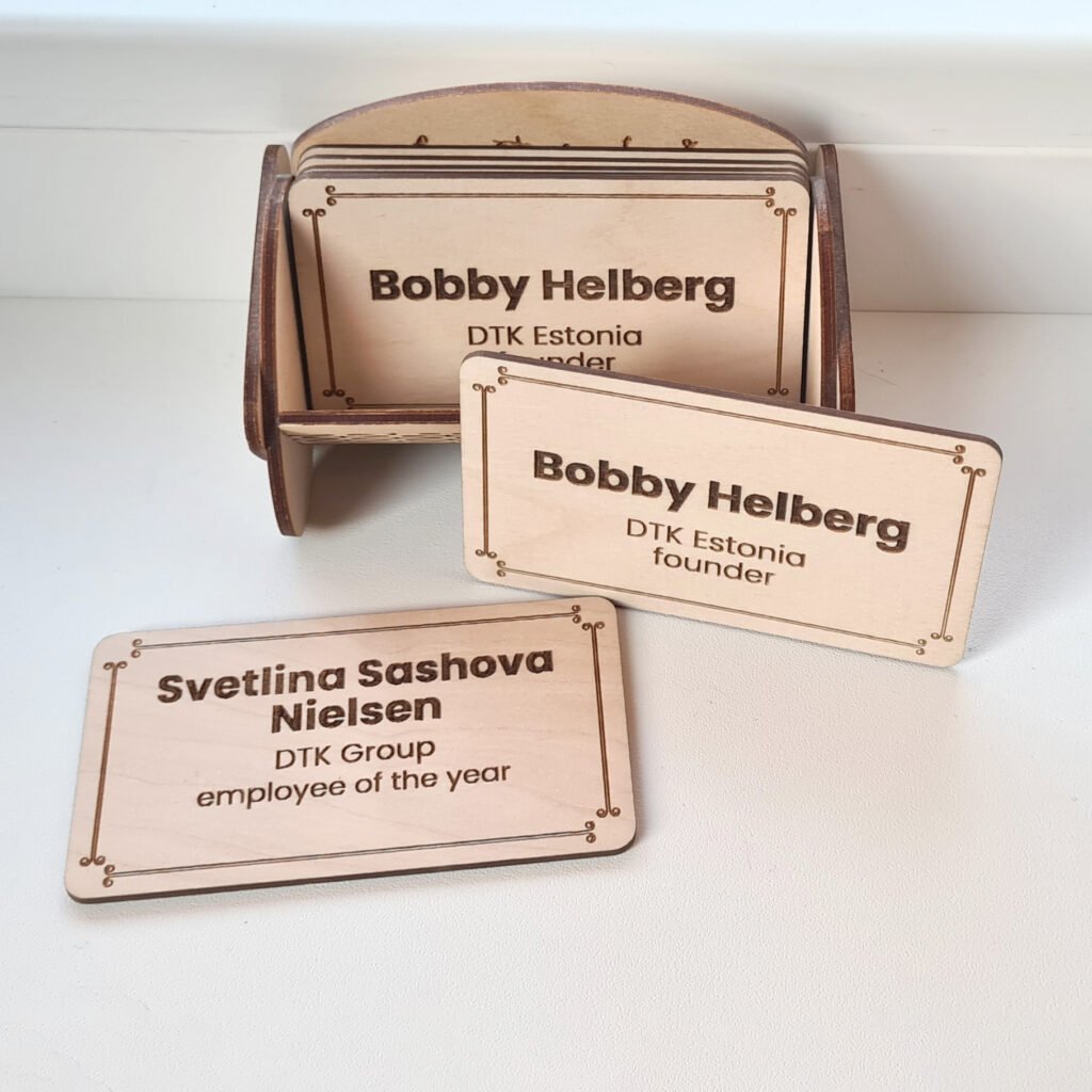 Puidust visiitkaardid - Meistrimehed